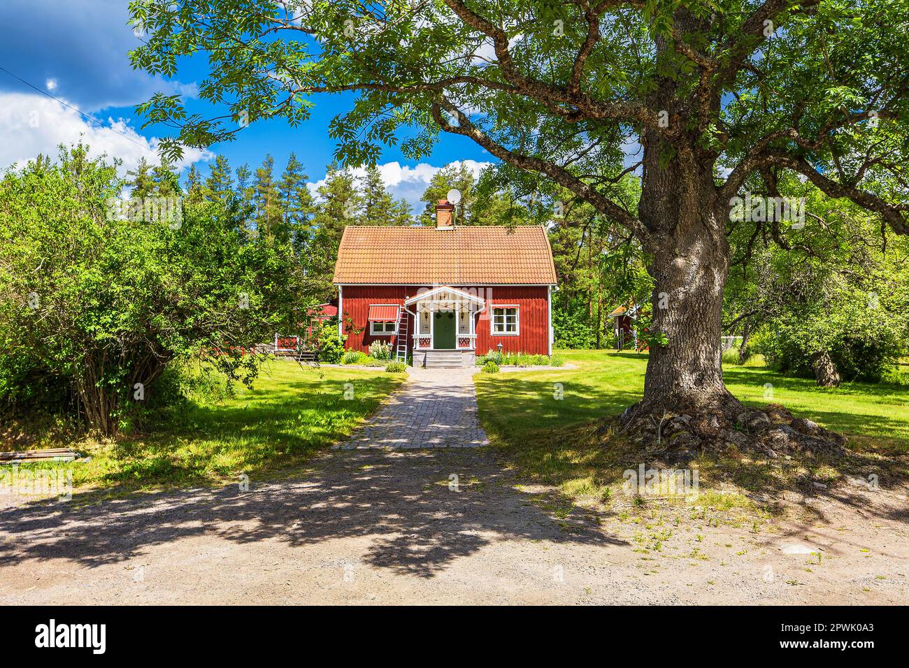 Red wooden cottage hi-res stock photography and images - Alamy