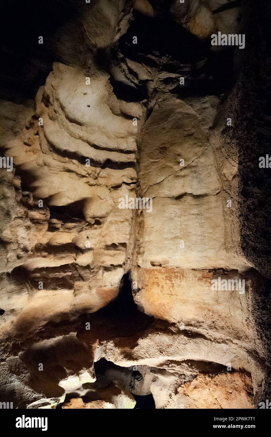 Mammoth cave kentucky stalagmites hi-res stock photography and images ...