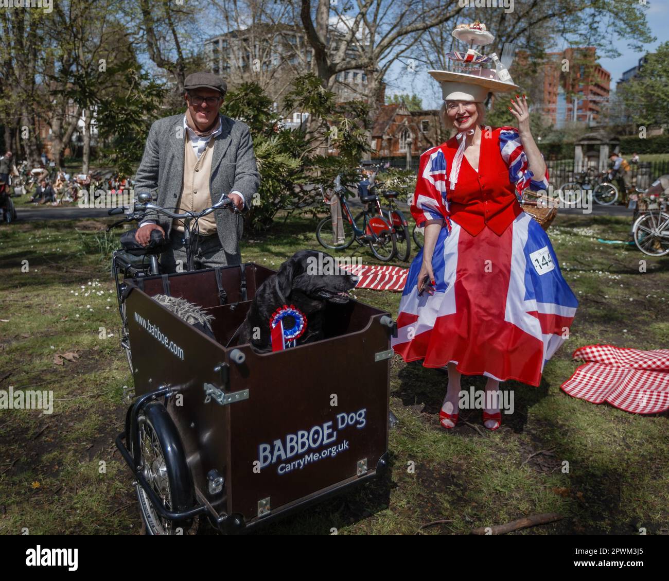 Babboe dog and, Janice Calow from Stourbridge, dressed in Union Jack ...
