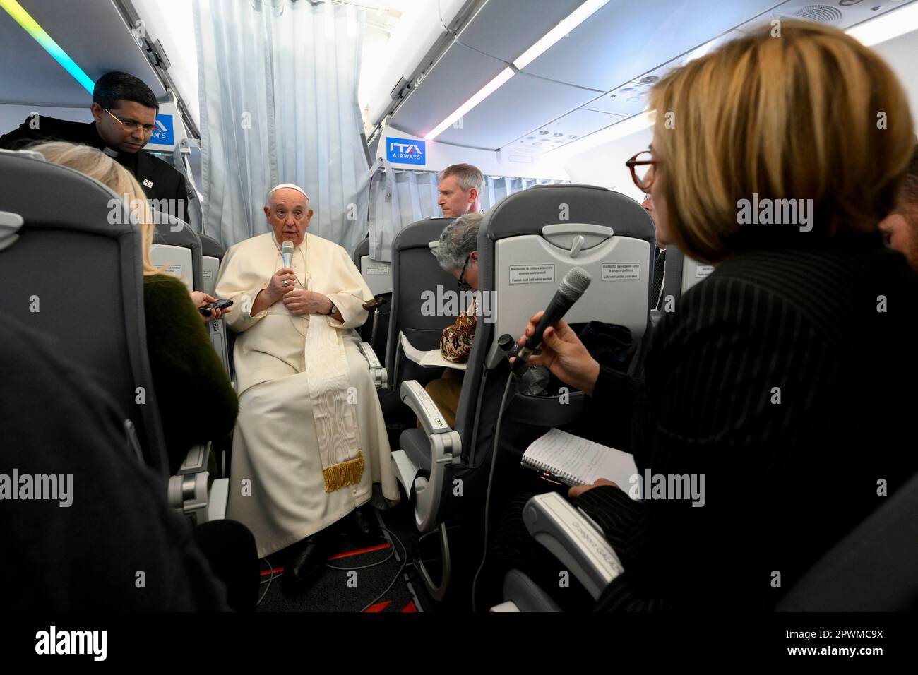 Conference aboard the papal plane hi-res stock photography and images ...