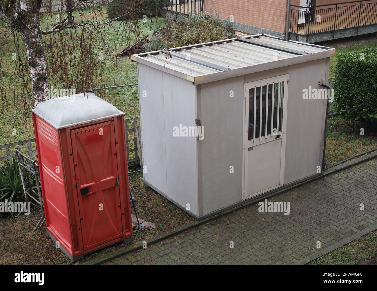portable site hut and chemical toilet in a building site Stock Photo ...