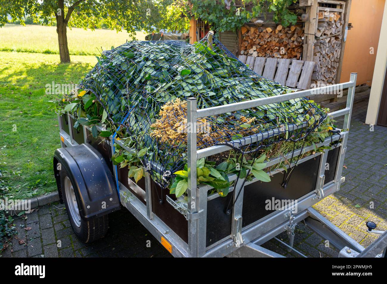 Trailer green waste recycling hi-res stock photography and images - Alamy