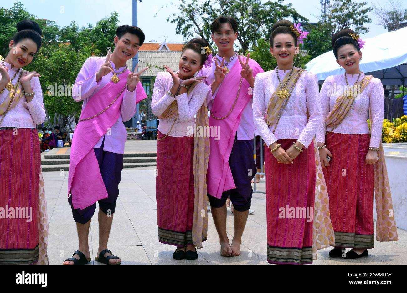 Young male and female dancers in traditional Thai dress who dance and ...