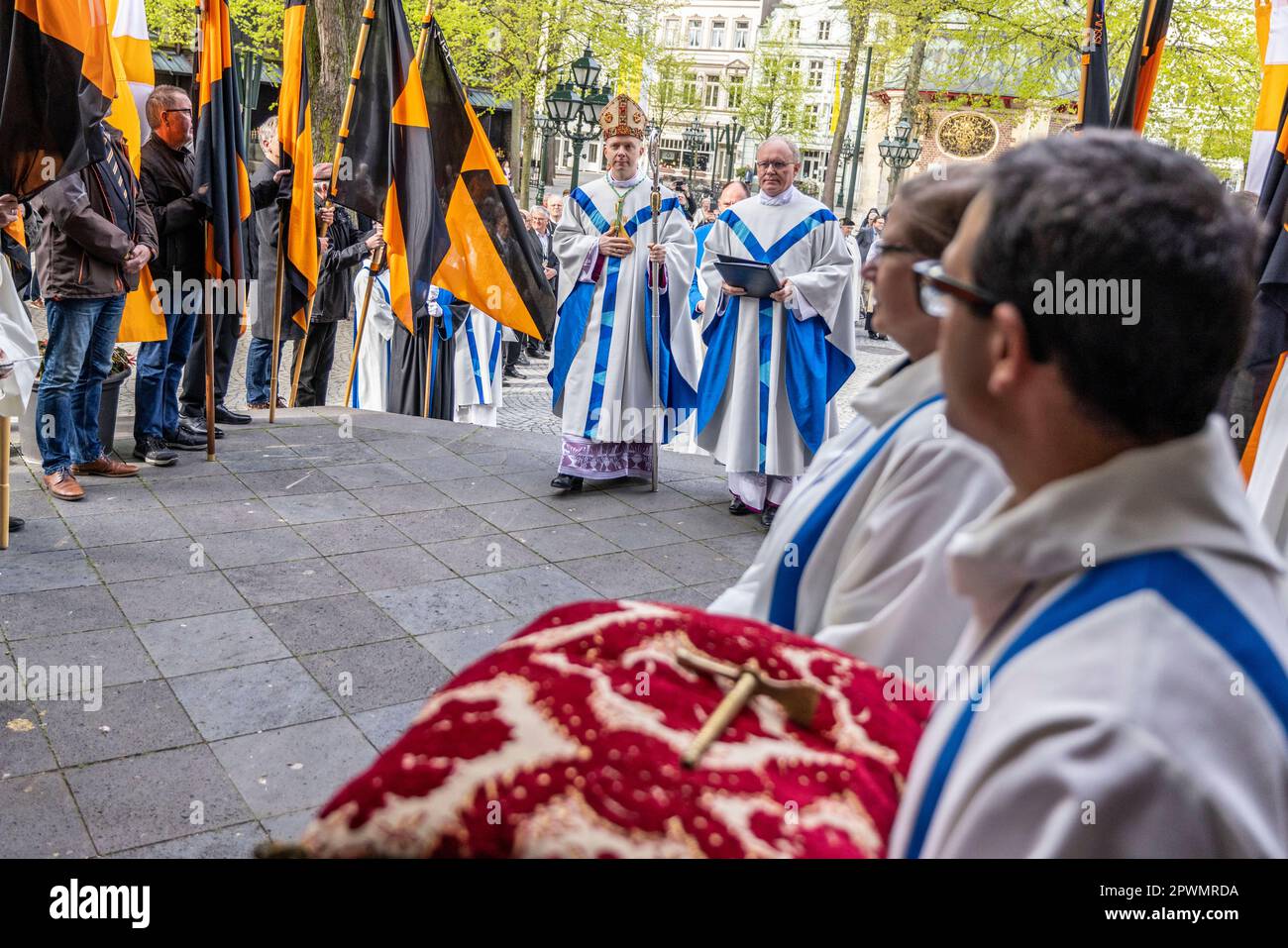 Kevelaer, Germany. 01st May, 2023. The golden hammer lies on a cushion ...