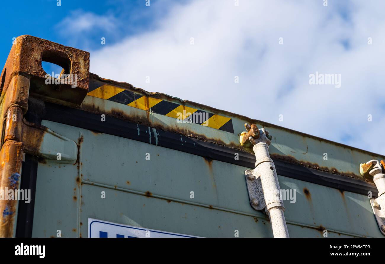 Shipping container hardware hi-res stock photography and images - Alamy