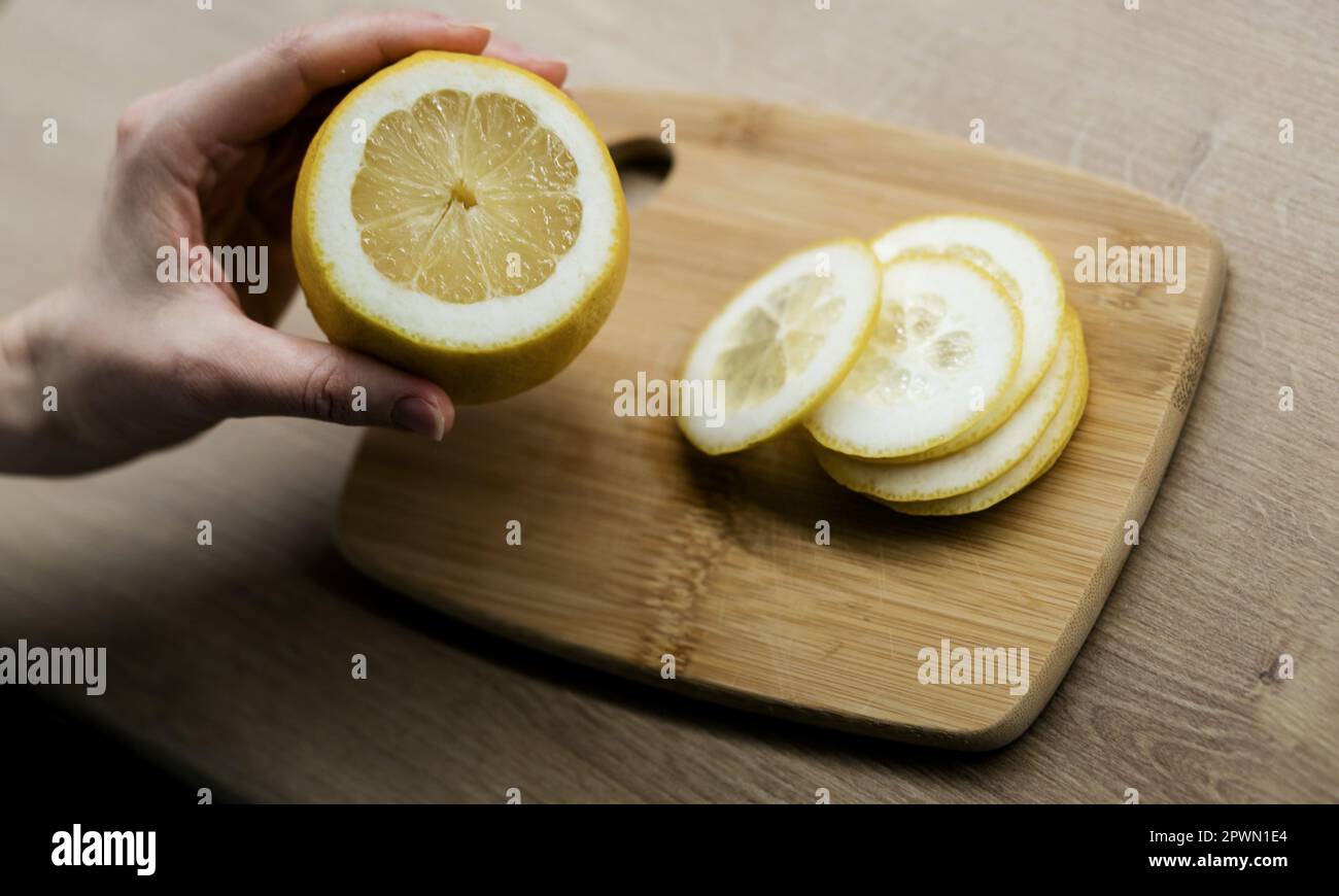 Hand holding lemon slice citrus hi-res stock photography and images - Alamy