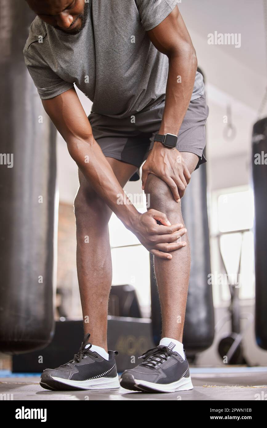 Fitness, knee pain and injury of man in gym with muscle accident ...