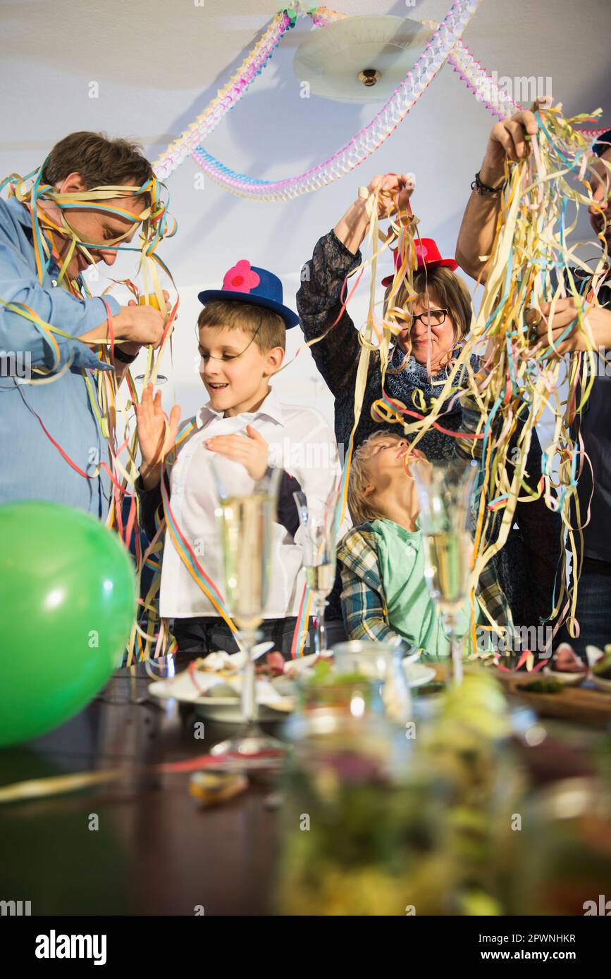 Streamers party people house hi-res stock photography and images - Alamy