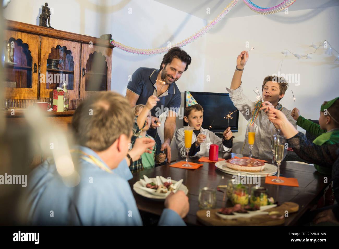 Family celebrating a birthday party hi-res stock photography and images ...