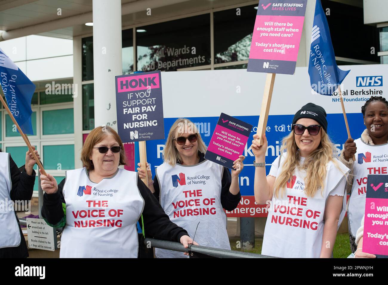 Reading, Berkshire, UK. 1st May, 2023. Nurses picketing outside the NHS ...