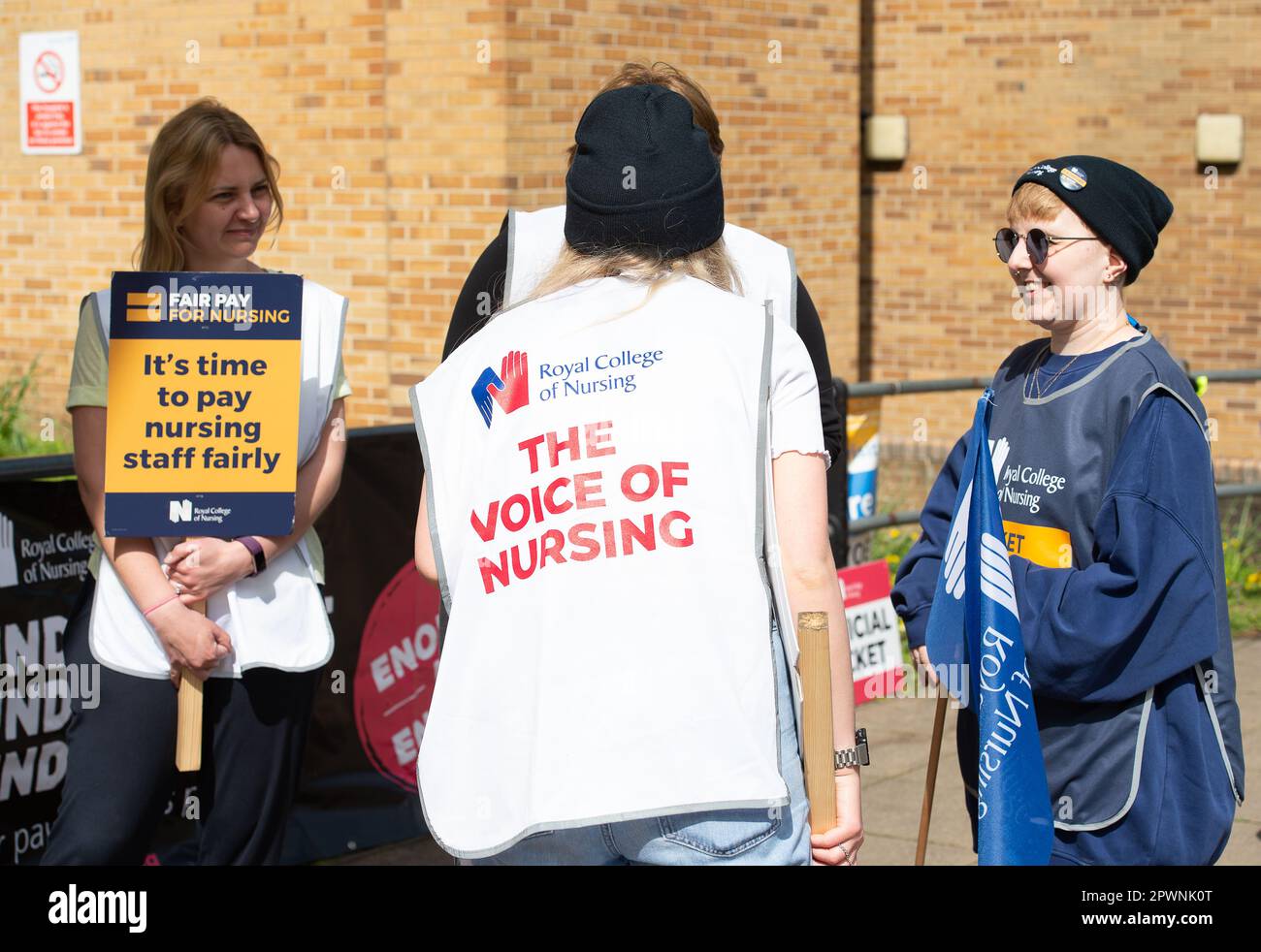 Reading, Berkshire, UK. 1st May, 2023. Nurses picketing outside the NHS ...
