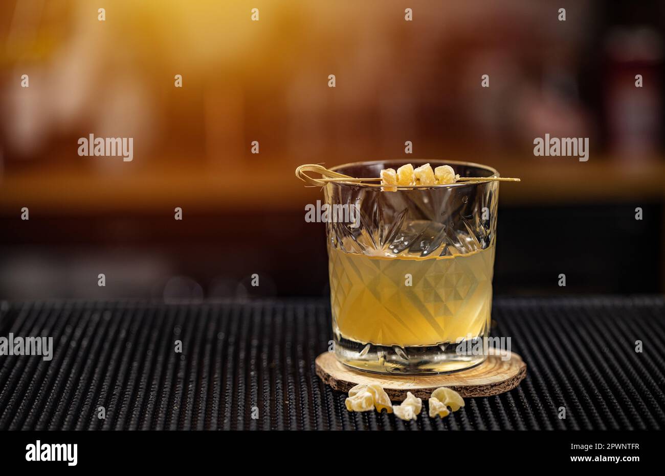 Whisky lemon fizz cocktail hi-res stock photography and images - Alamy