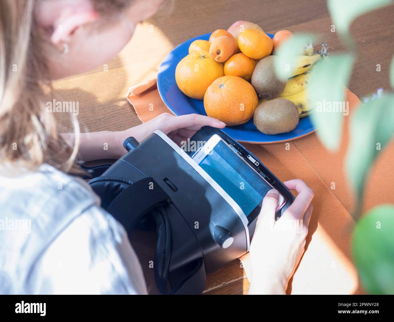 Child watching 360 video hi-res stock photography and images - Alamy