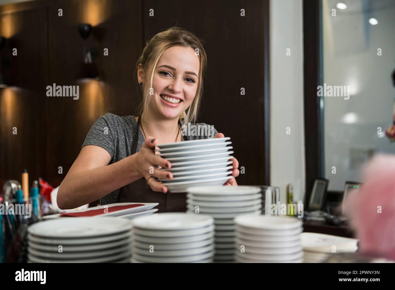 Waitress carrying plates hi-res stock photography and images - Alamy