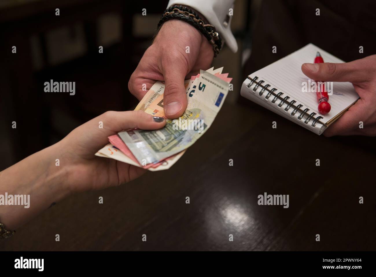 Woman paying paper notes at restaurant Stock Photo - Alamy