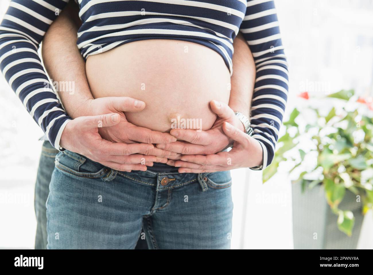 Close-up midsection of husband holding his pregnant wife's belly Stock ...