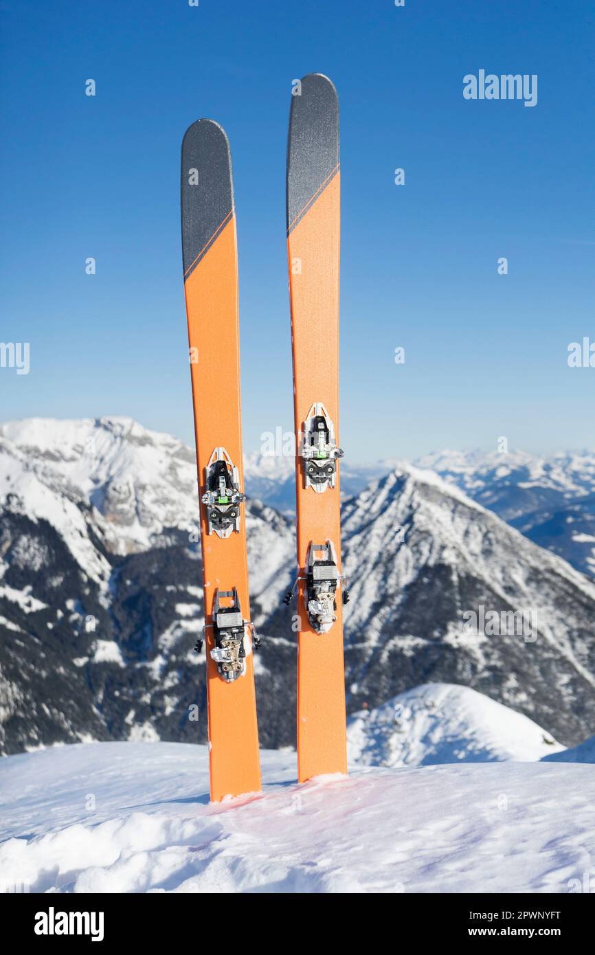 Skis stuck in the snow hi-res stock photography and images - Alamy