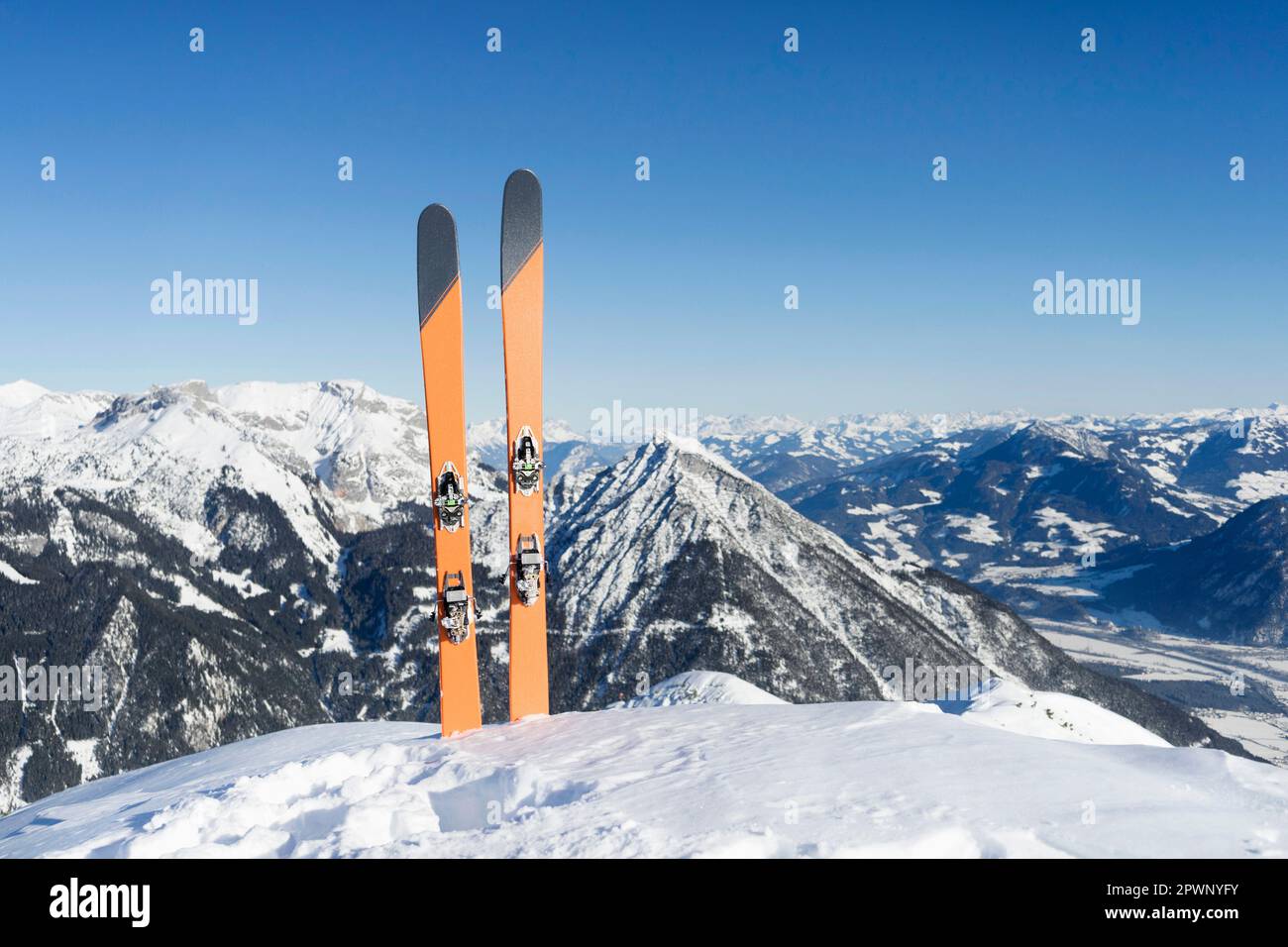 Pair skis stuck in snow hi-res stock photography and images - Alamy