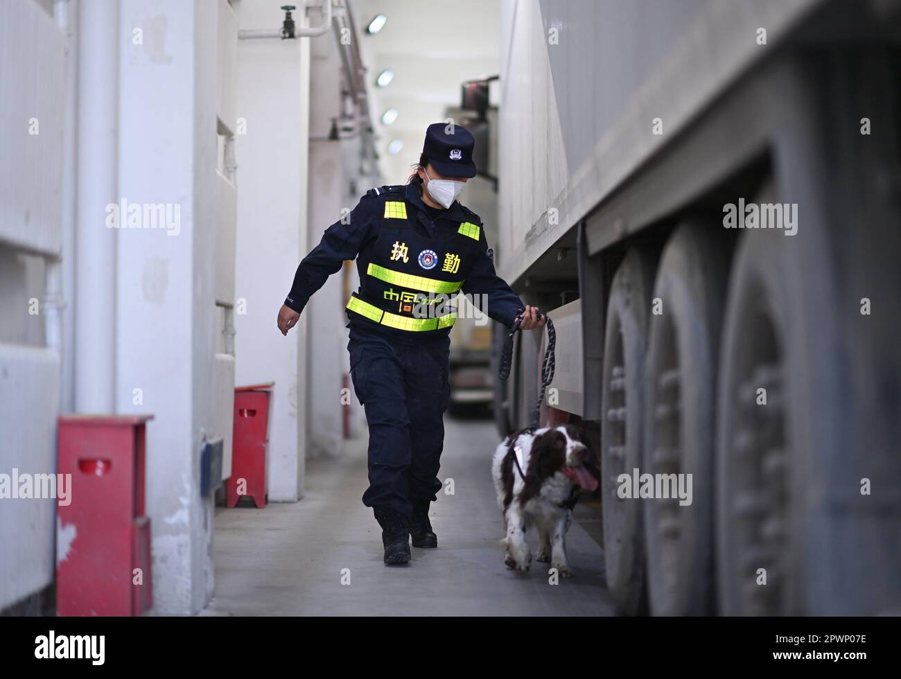 (230501) -- ALATAW PASS, May 1, 2023 (Xinhua) -- Liu Xin patrols with ...