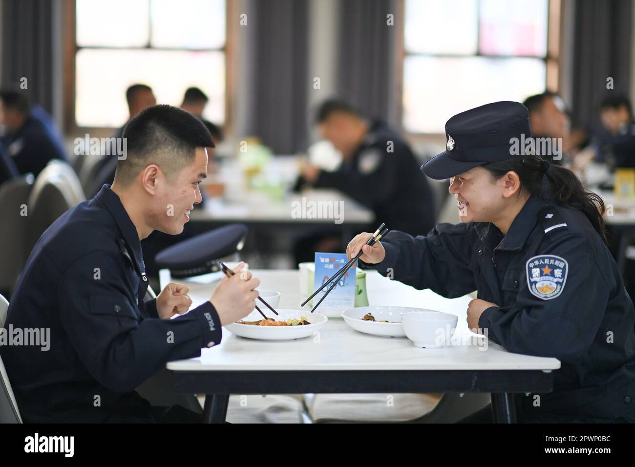 (230501) -- ALATAW PASS, May 1, 2023 (Xinhua) -- Cui Hongwu (L) and Liu ...
