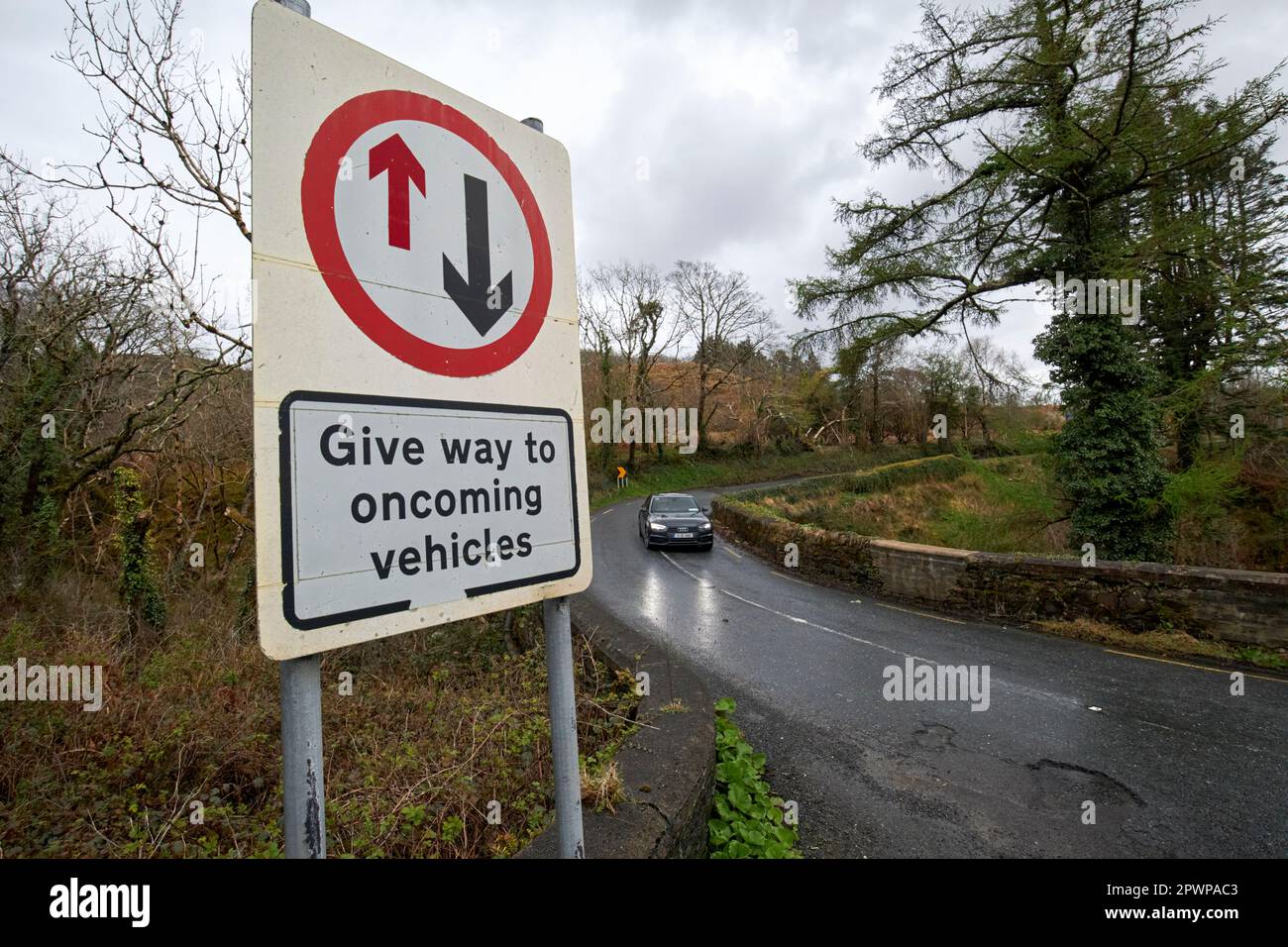 Narrow bridge hi-res stock photography and images - Alamy