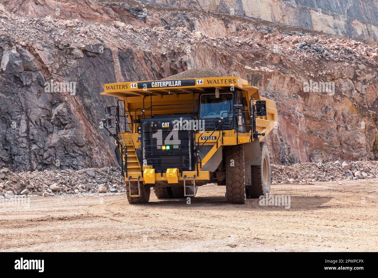 100 tonne truck hi-res stock photography and images - Alamy