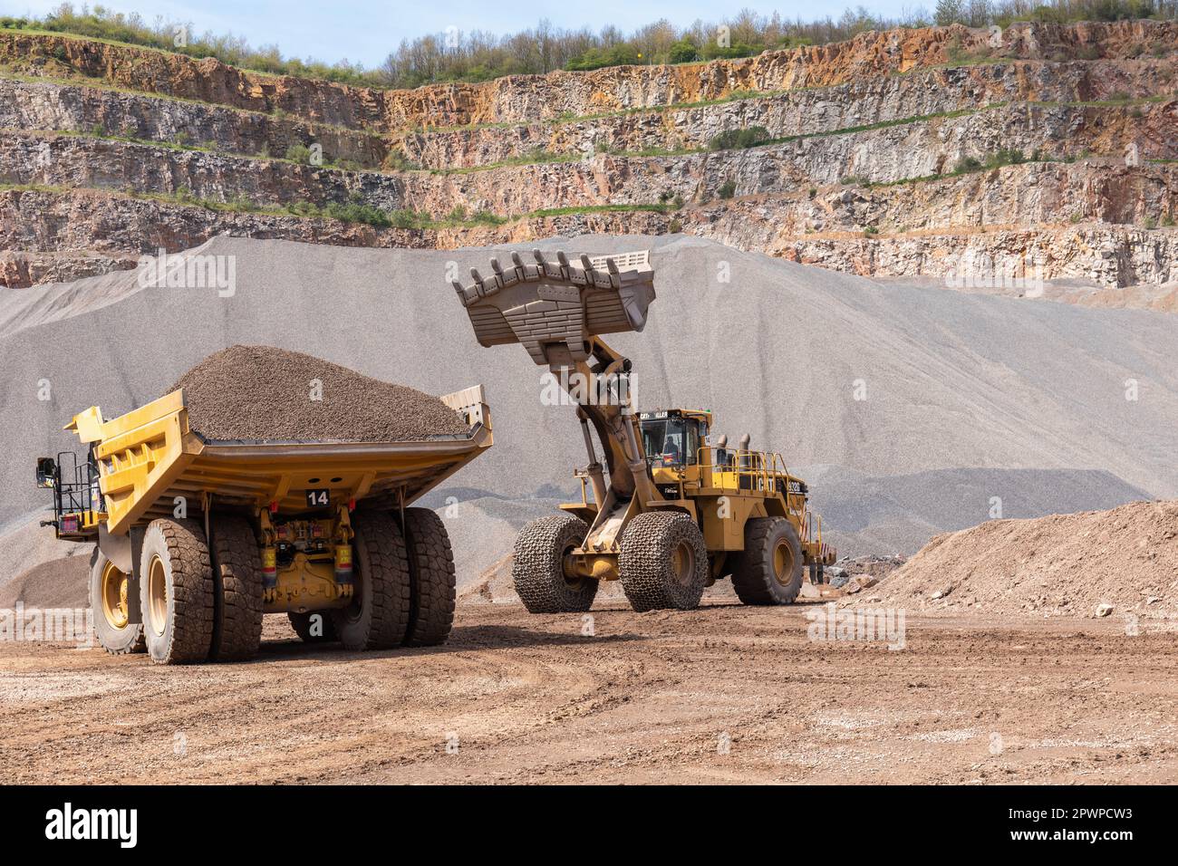 Working quarry hi-res stock photography and images - Alamy