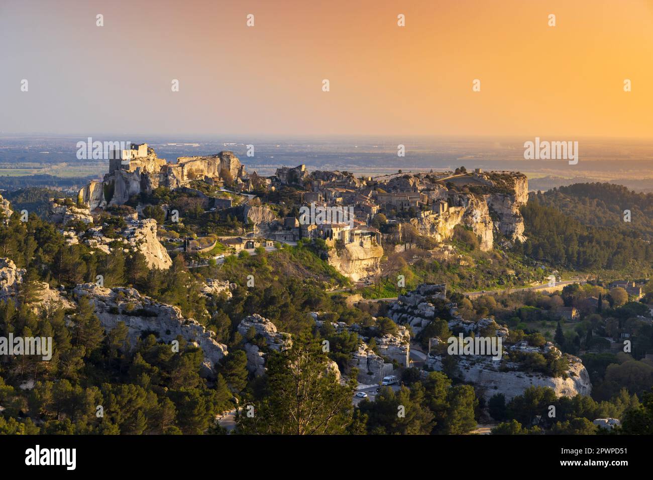 Medieval castle and village, Les Baux-de-Provence, Alpilles mountains ...