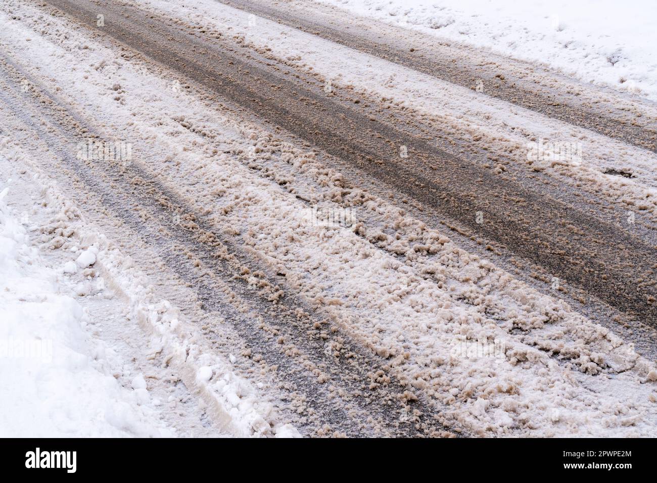 Calcium chloride road hi-res stock photography and images - Alamy