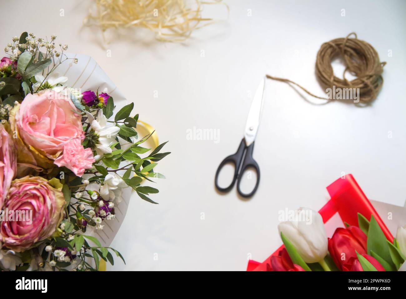 Spring roses flowers background. Composition with flowers and ro Stock ...