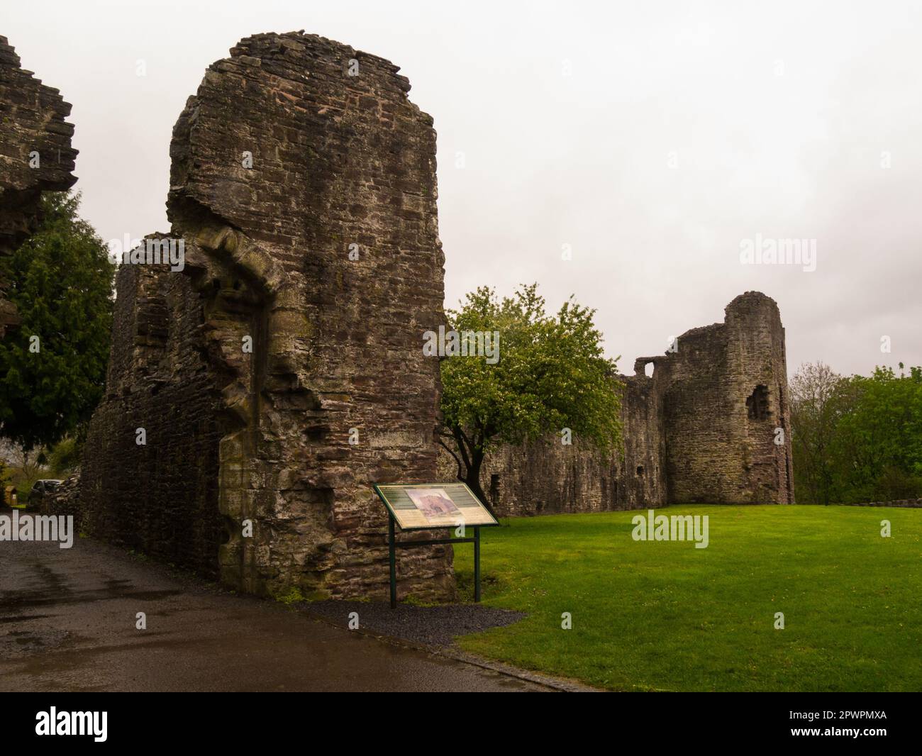 Gatehouse entrance to ruins of Abergavenny Castle and Museum in market ...