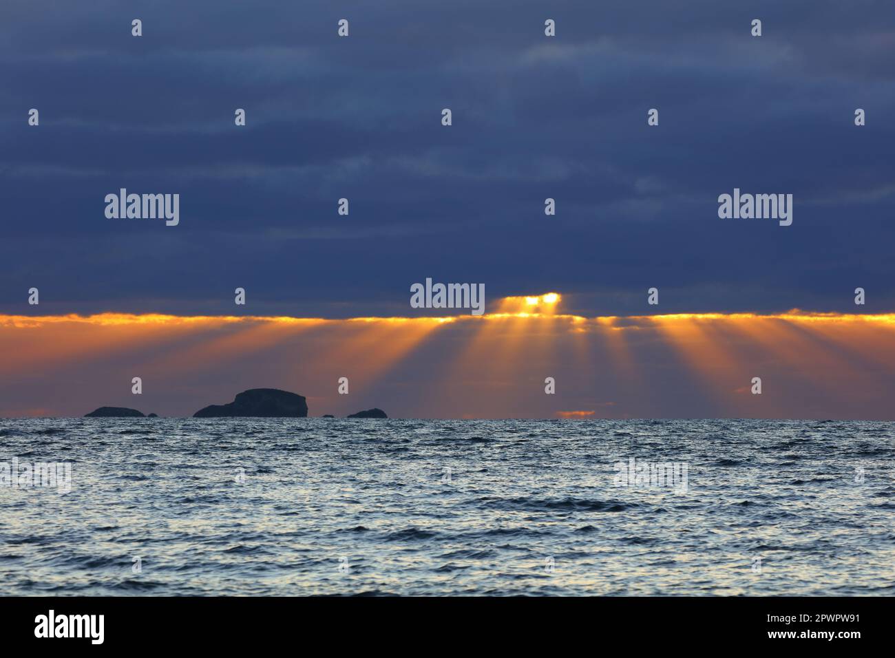 Sun rays isle skye hi-res stock photography and images - Alamy