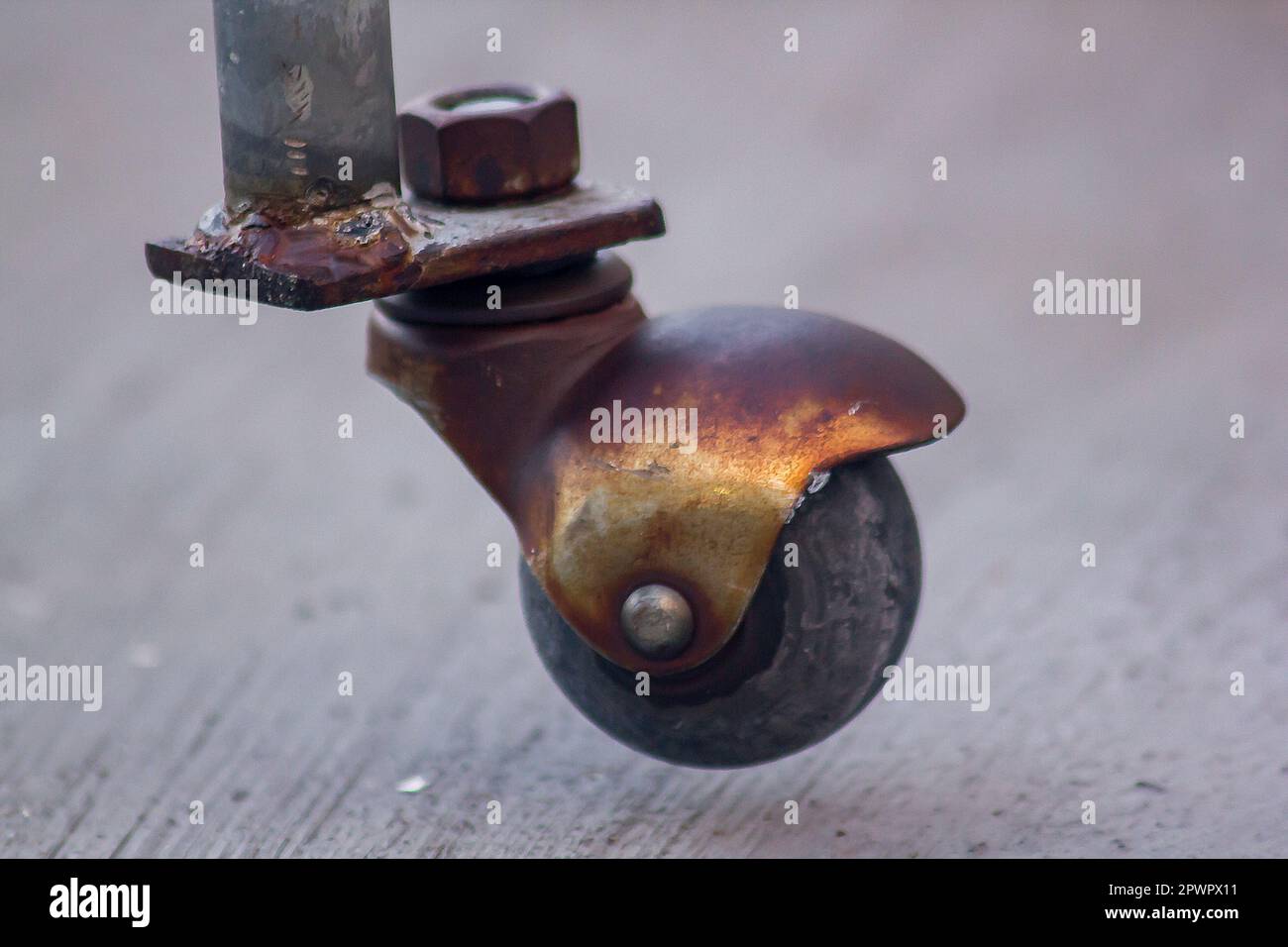 Plastic wheel Old rust Stock Photo - Alamy
