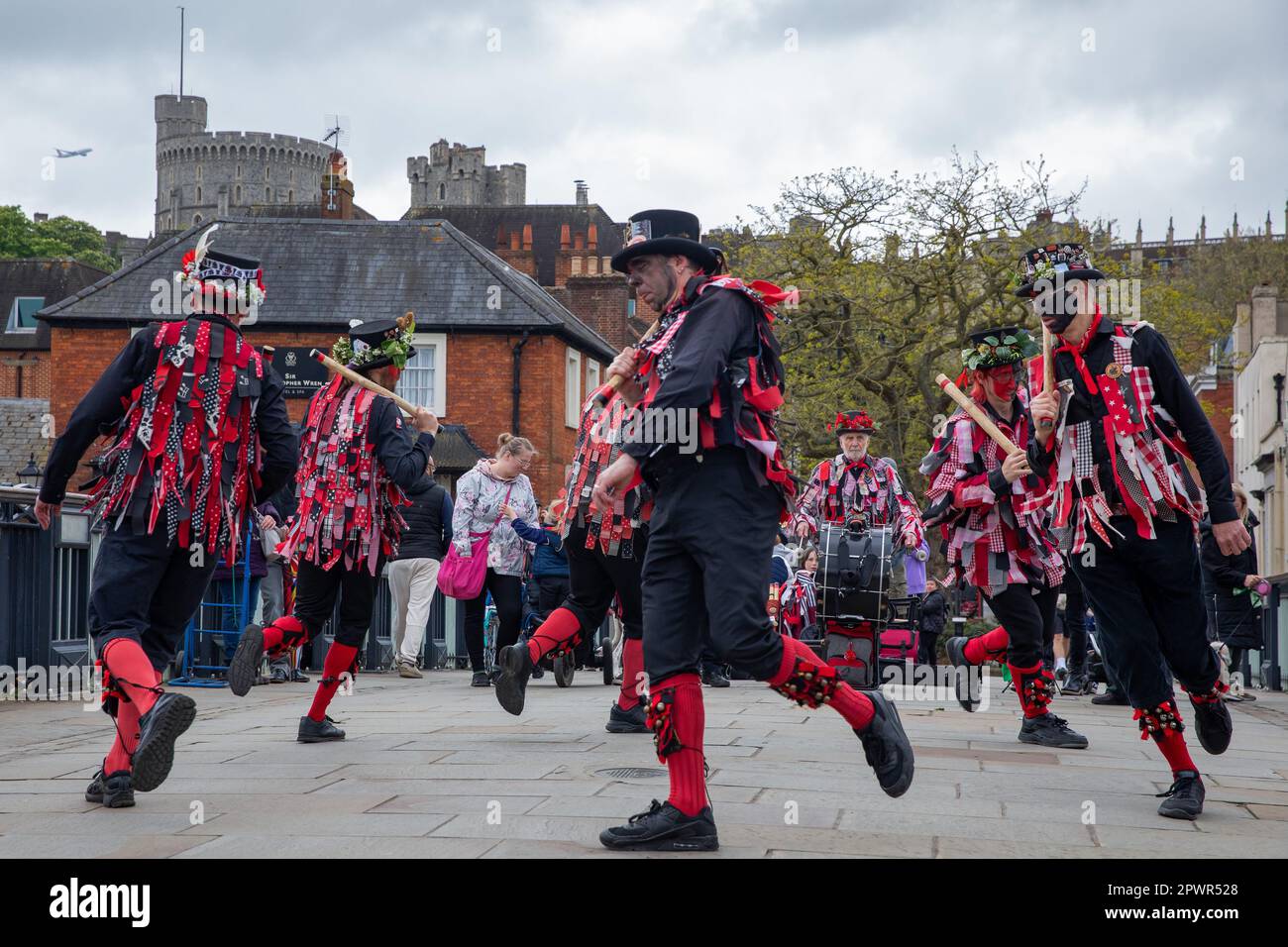 Datchet border morris dancers hi-res stock photography and images - Alamy