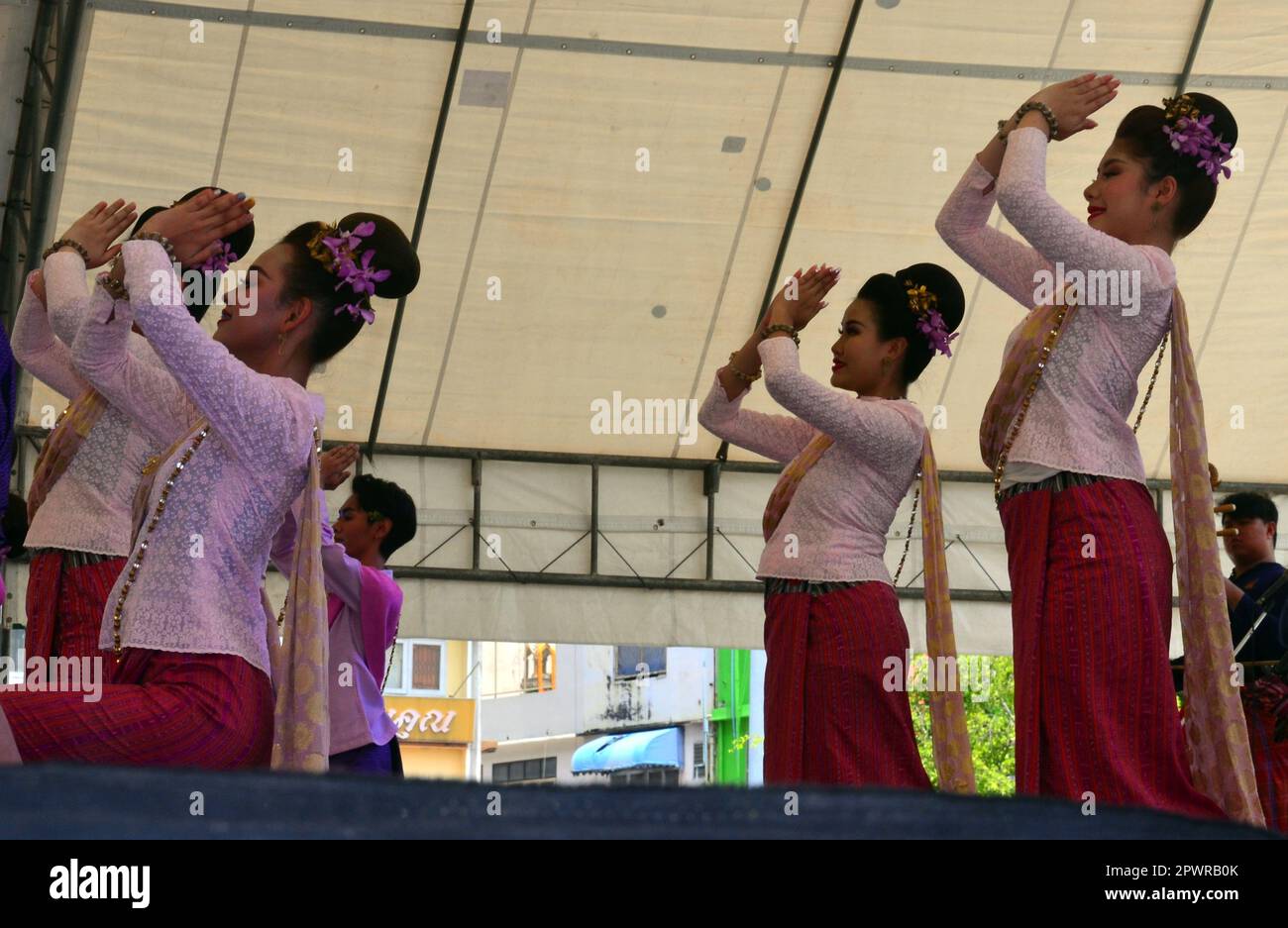 Young female dancers in traditional Thai dress who dance and perform at ...