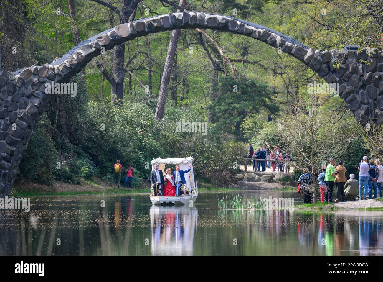 Gablenz, Germany. 01st May, 2023. Michael Kretschmer (CDU, r.), Prime ...