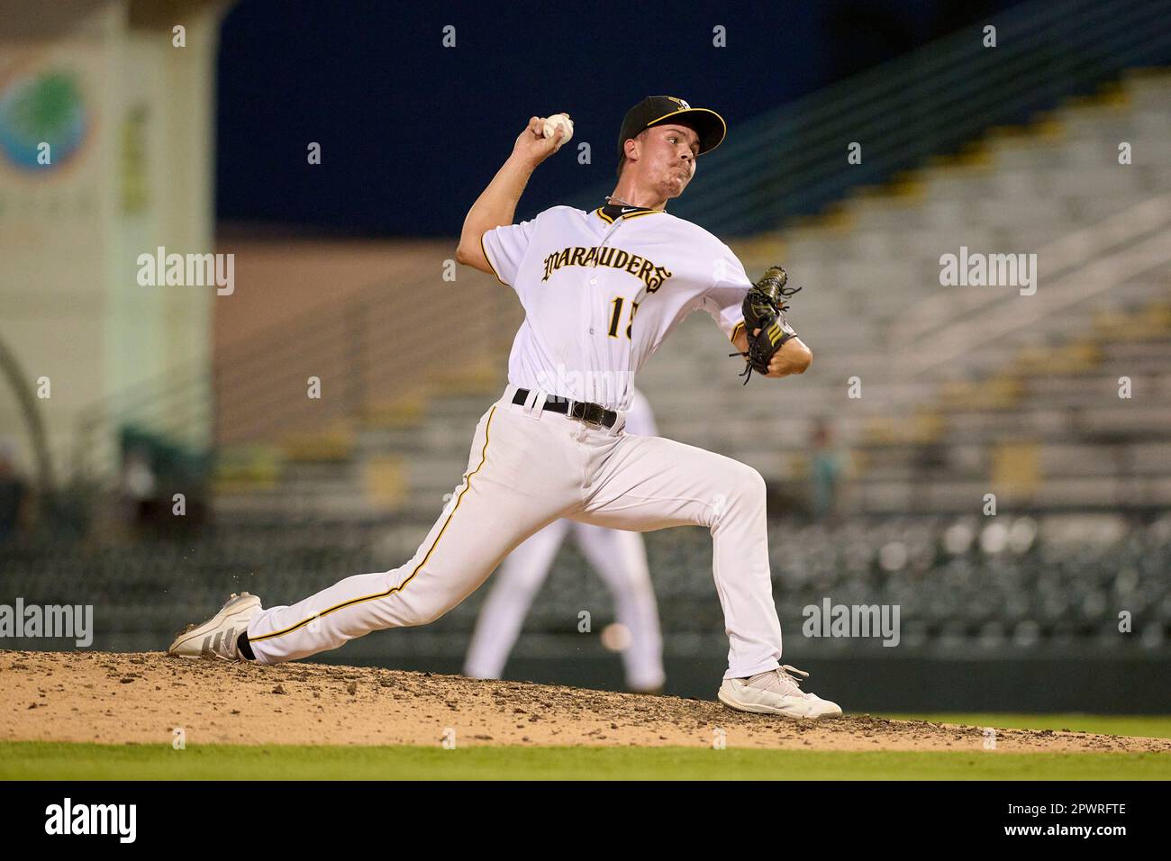 Bradenton Marauders relief pitcher Owen Kellington (15) during a MiLB ...