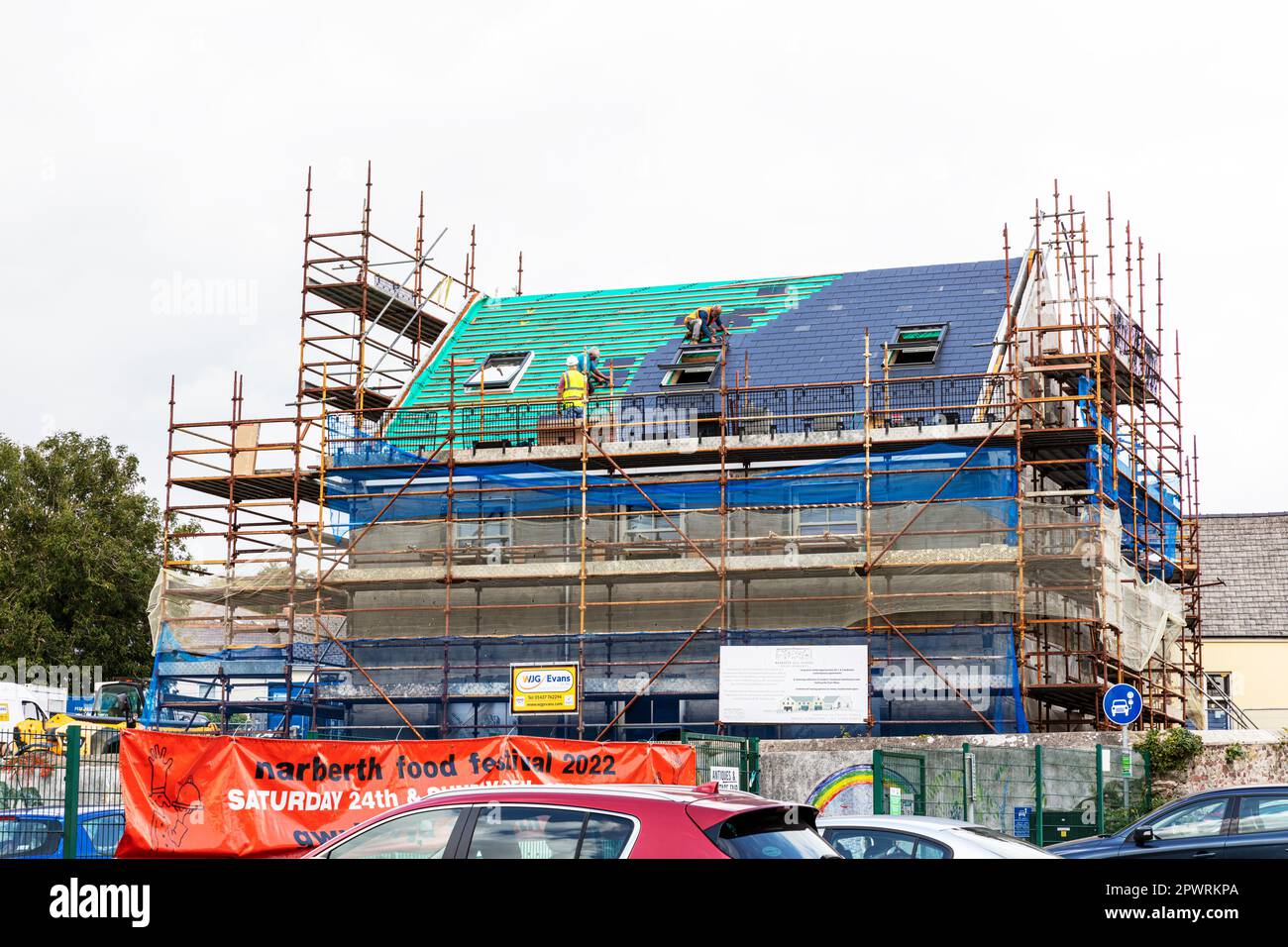 Replacement roof hi-res stock photography and images - Alamy