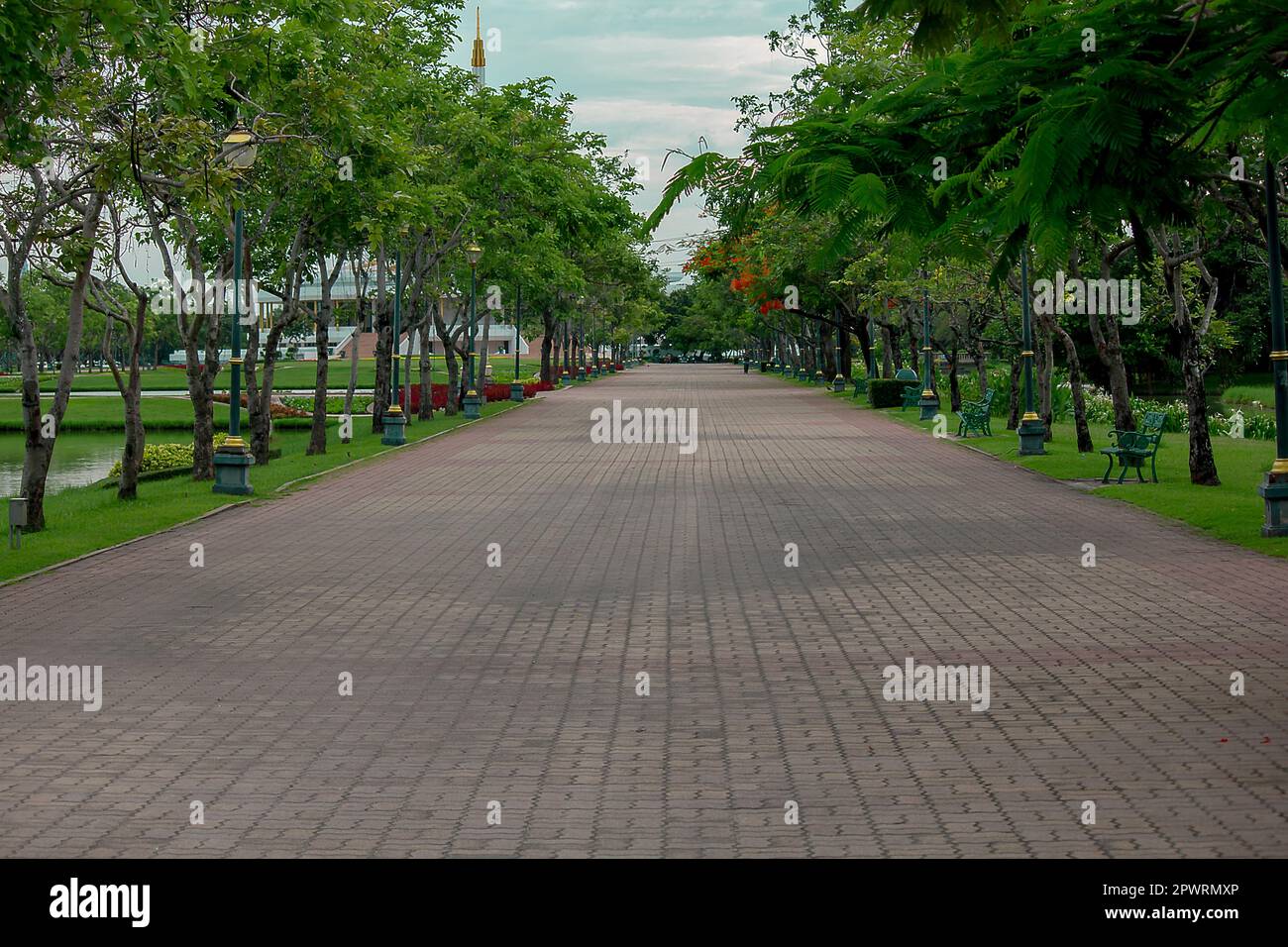 Crystal walkway hi-res stock photography and images - Alamy