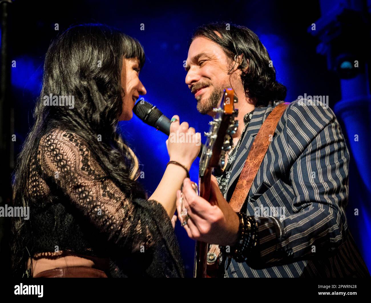 Grace Bond on vocals, Aaron Bond on guitar & vocals Stock Photo - Alamy