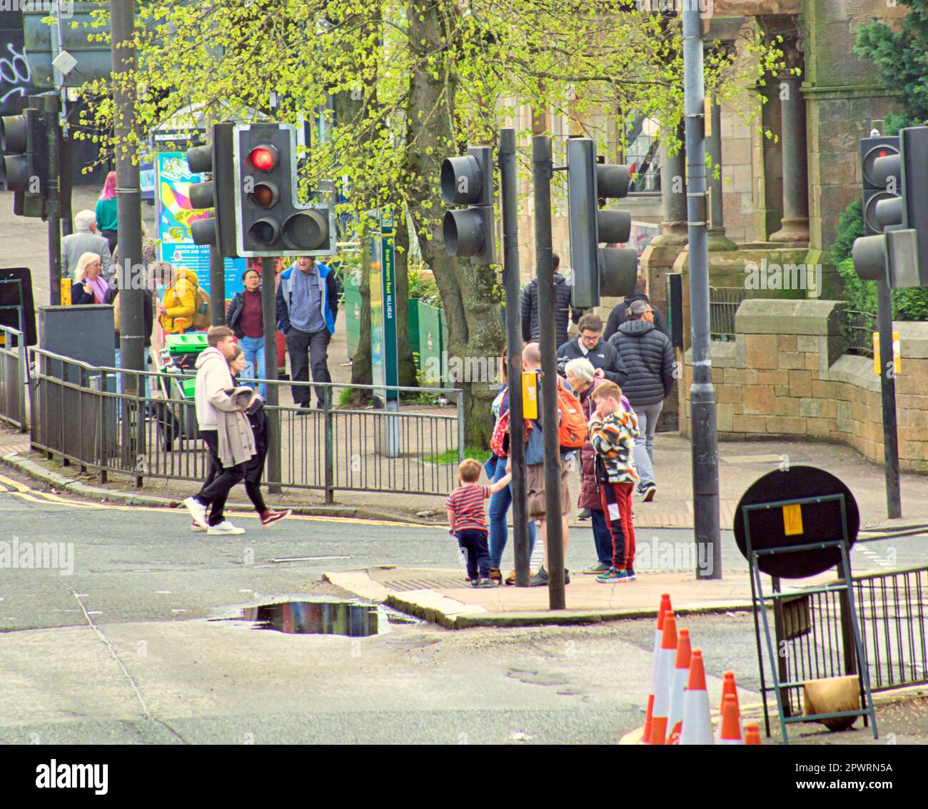 Glasgow, Scotland, UK 1st May, 2023. UK Weather: Sunny Mayday in the ...