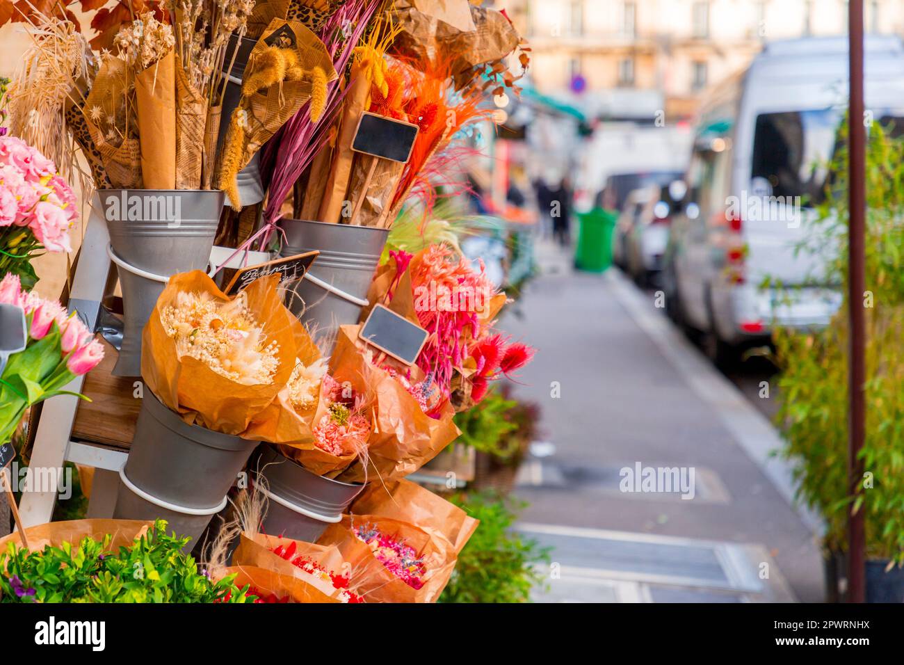 Paris france sidewalk flower shop hi-res stock photography and images ...