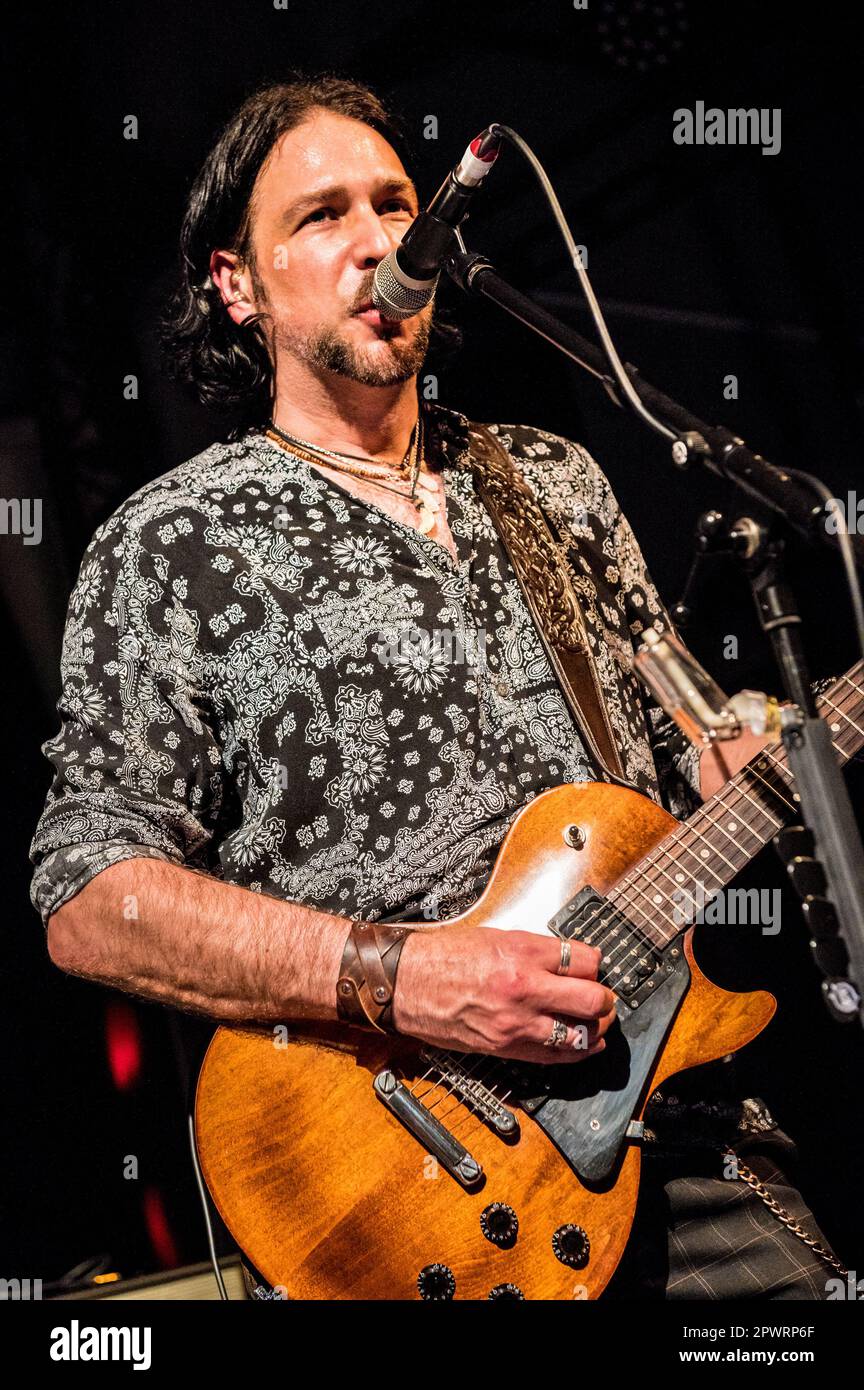 Aaron bond musician hi-res stock photography and images - Alamy