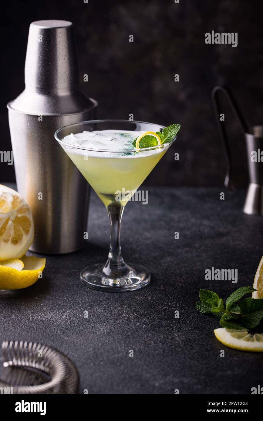 Cocktail or mocktail with lemon and mint Stock Photo - Alamy
