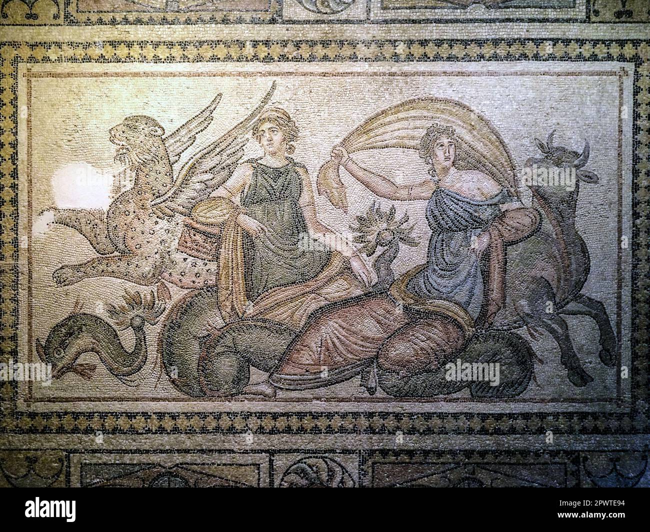 Greco roman art and architecture hi-res stock photography and images ...