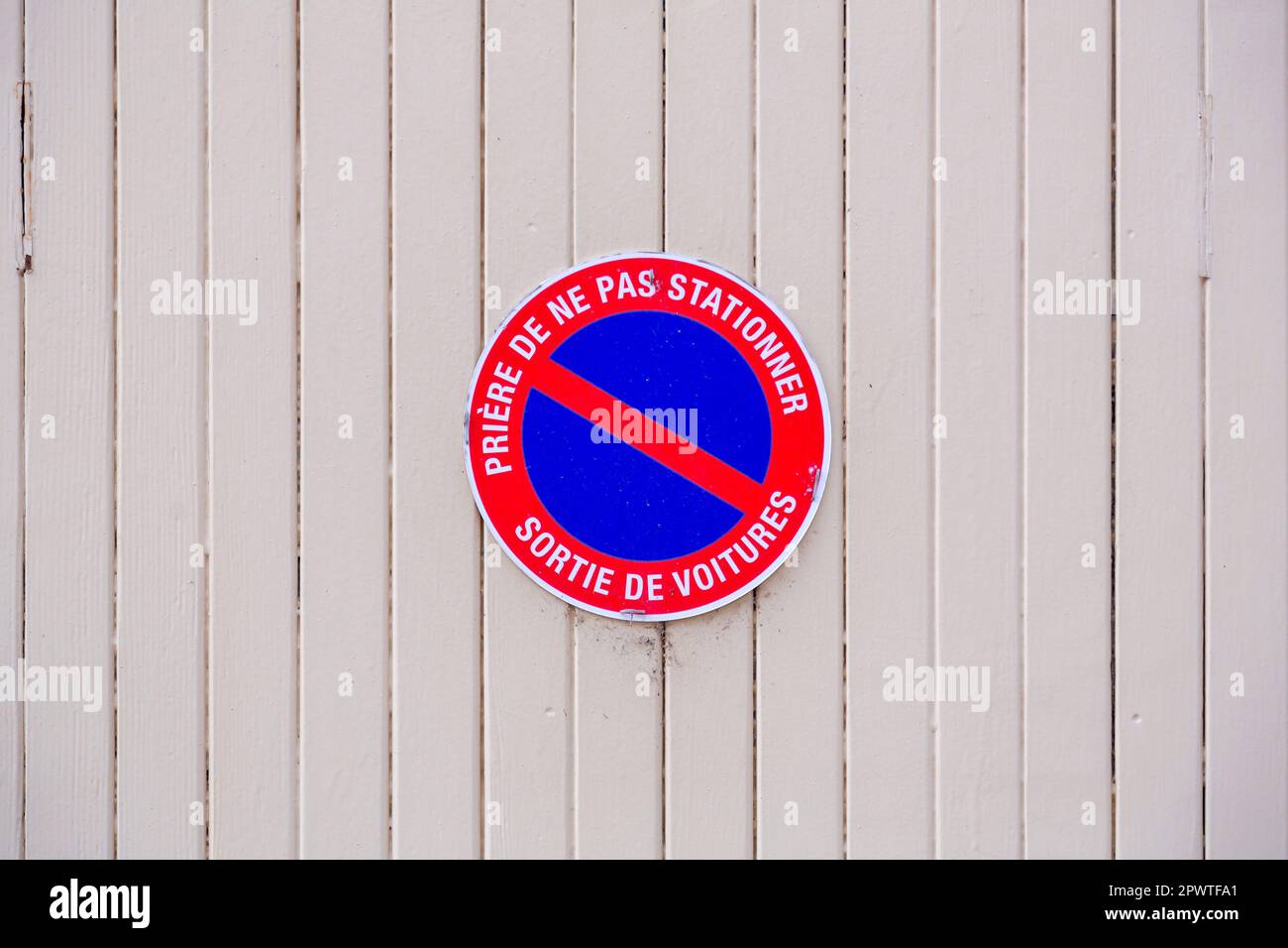 No Parking sign in French on a garage door in Orleans, France. The text ...