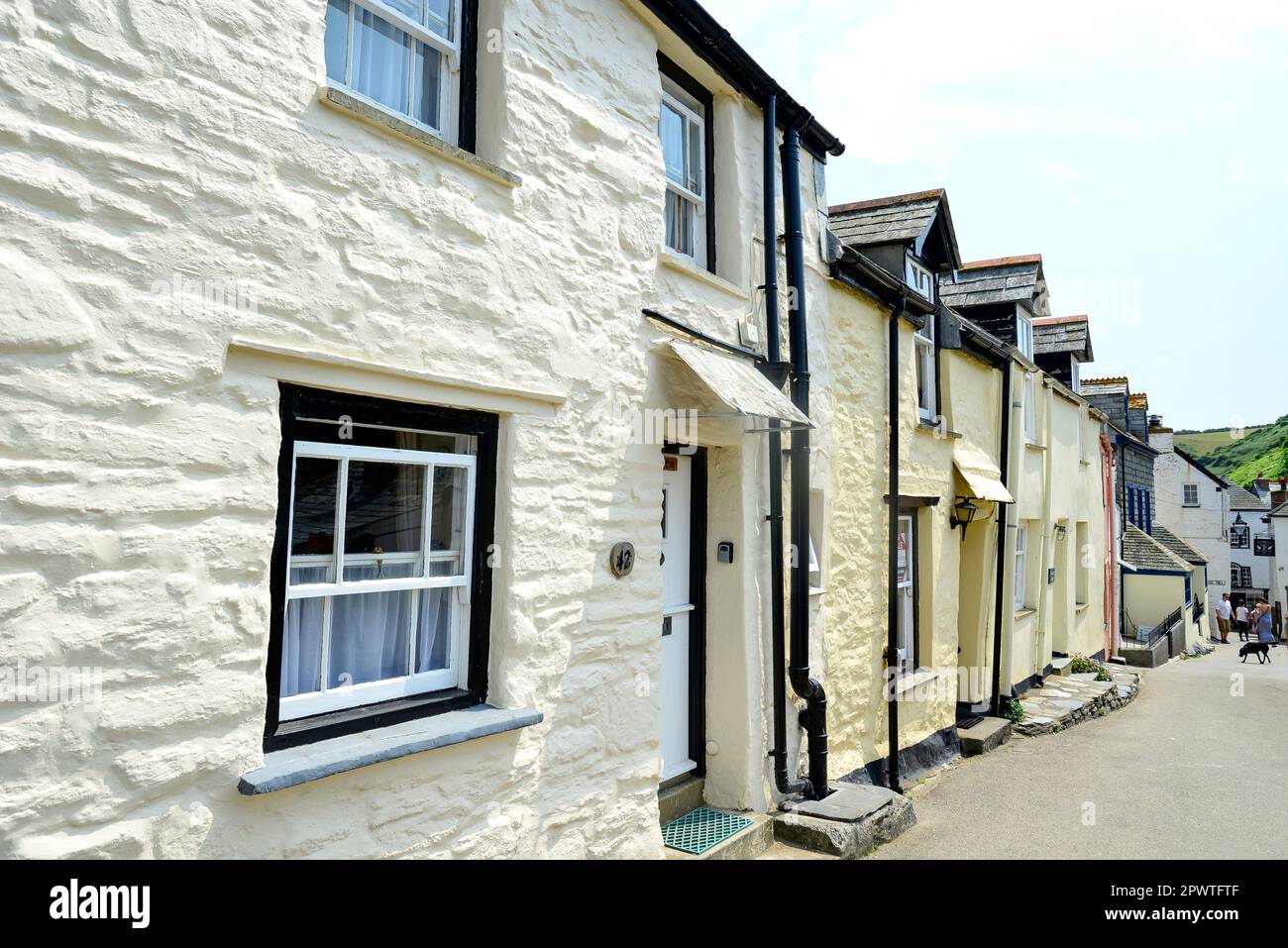 Period stone cottages, Fore Street, Port Isaac, Cornwall, England ...