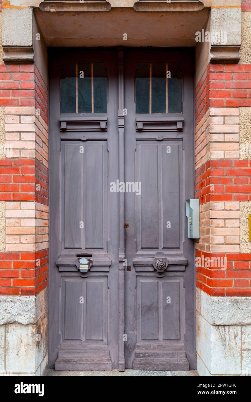 Old and beautiful ornate door, classic architectural detail Stock Photo ...