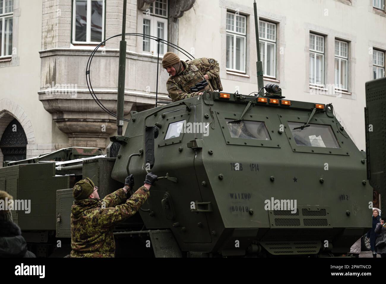 American rocket launcher HIMARS - High Mobility Artillery Rocket System ...