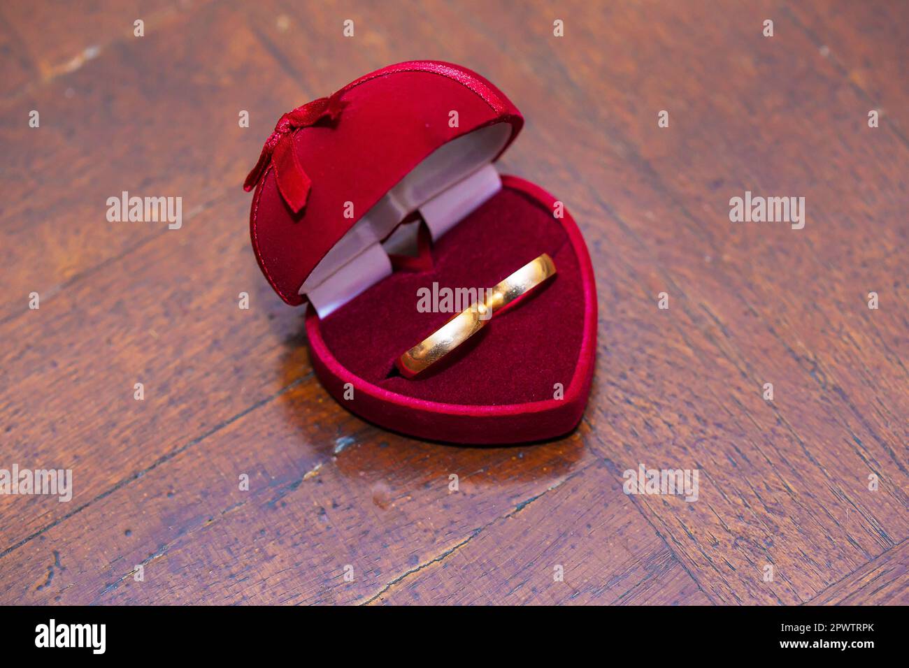Wedding rings in a beautiful red box Stock Photo - Alamy